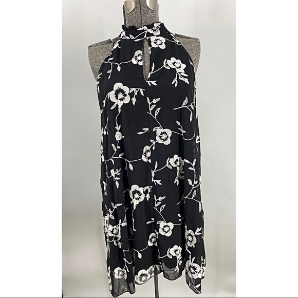 J Gee | Dresses | J Gee Halter Dress With Peekaboo Detail And White ...